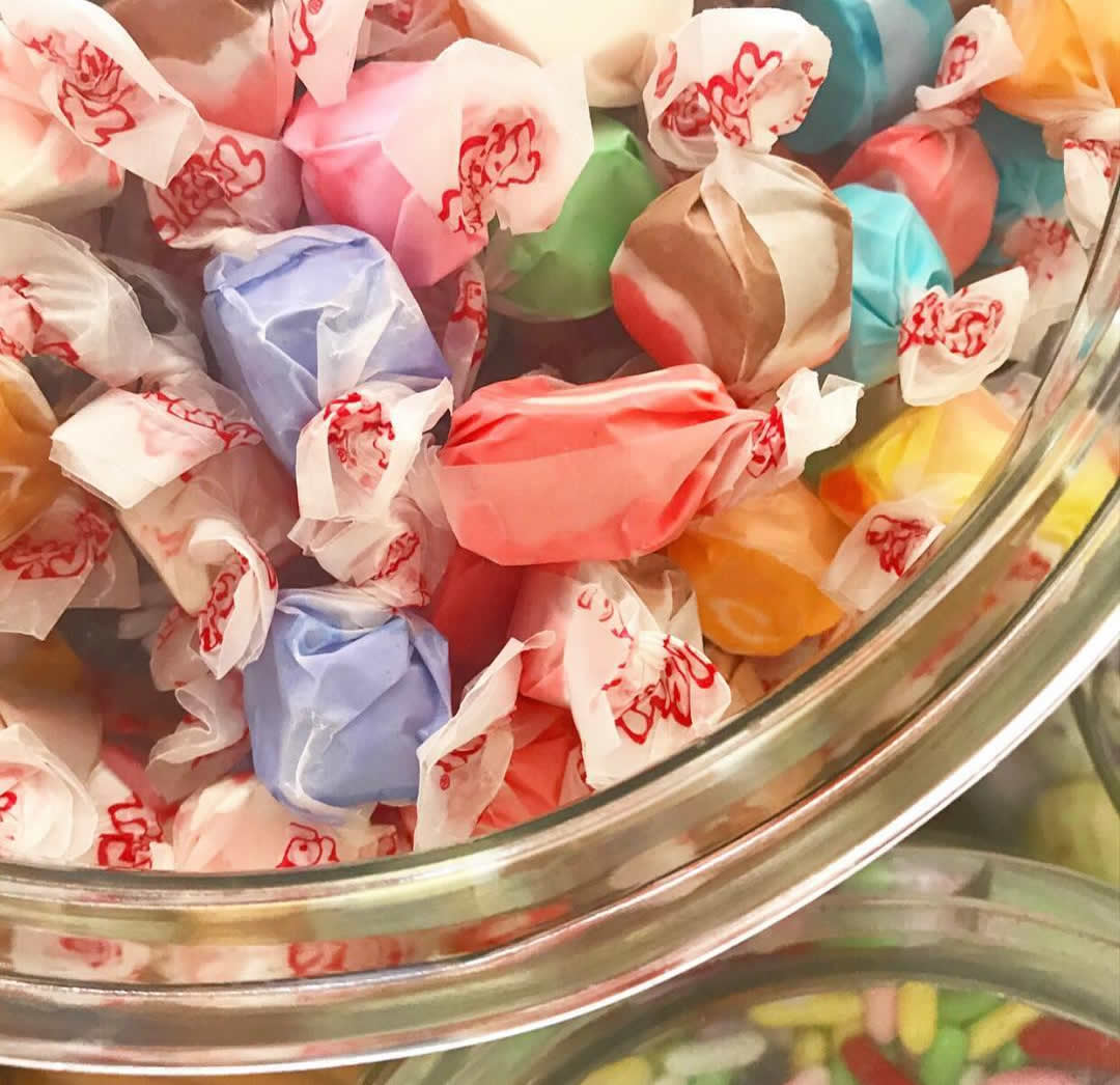 Savannah Sweets Candy Store - Pralines - Pecan Candy & Gifts